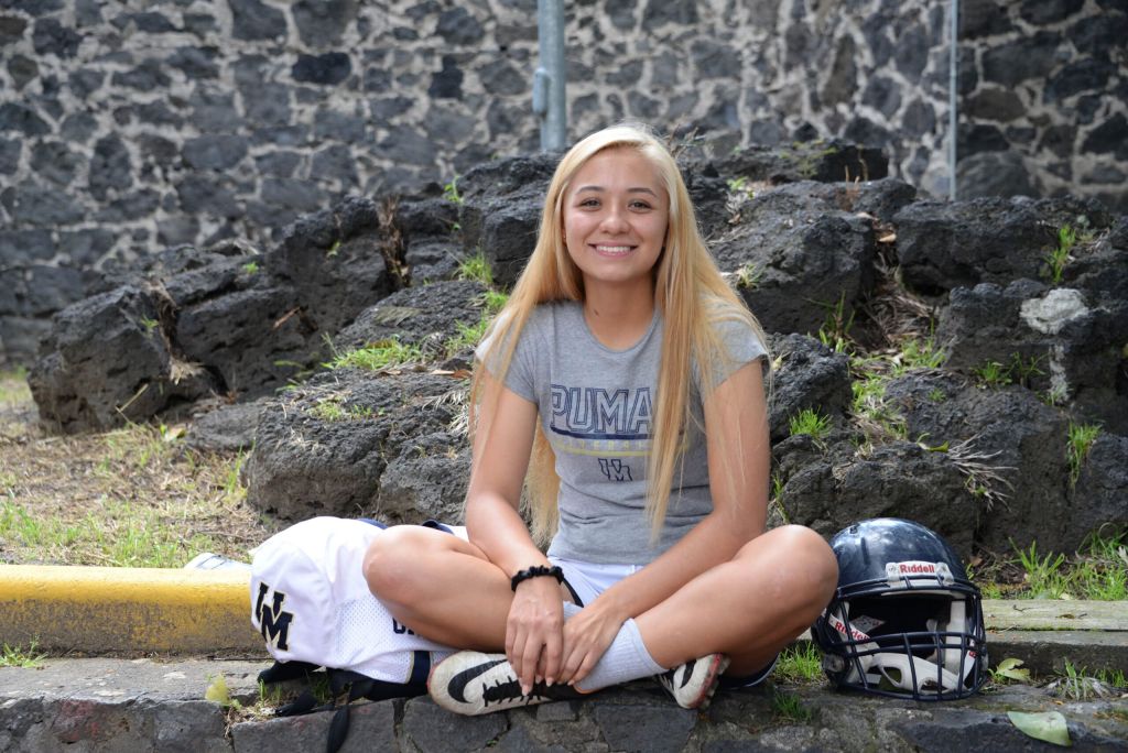 Andrea Itzel, universitaria y primera jugadora oficial en la historia del futbol americano en ...